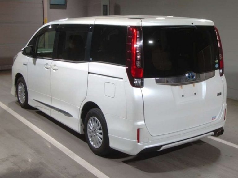 2014 Toyota Noah Hybrid G - Prestige Motorsport